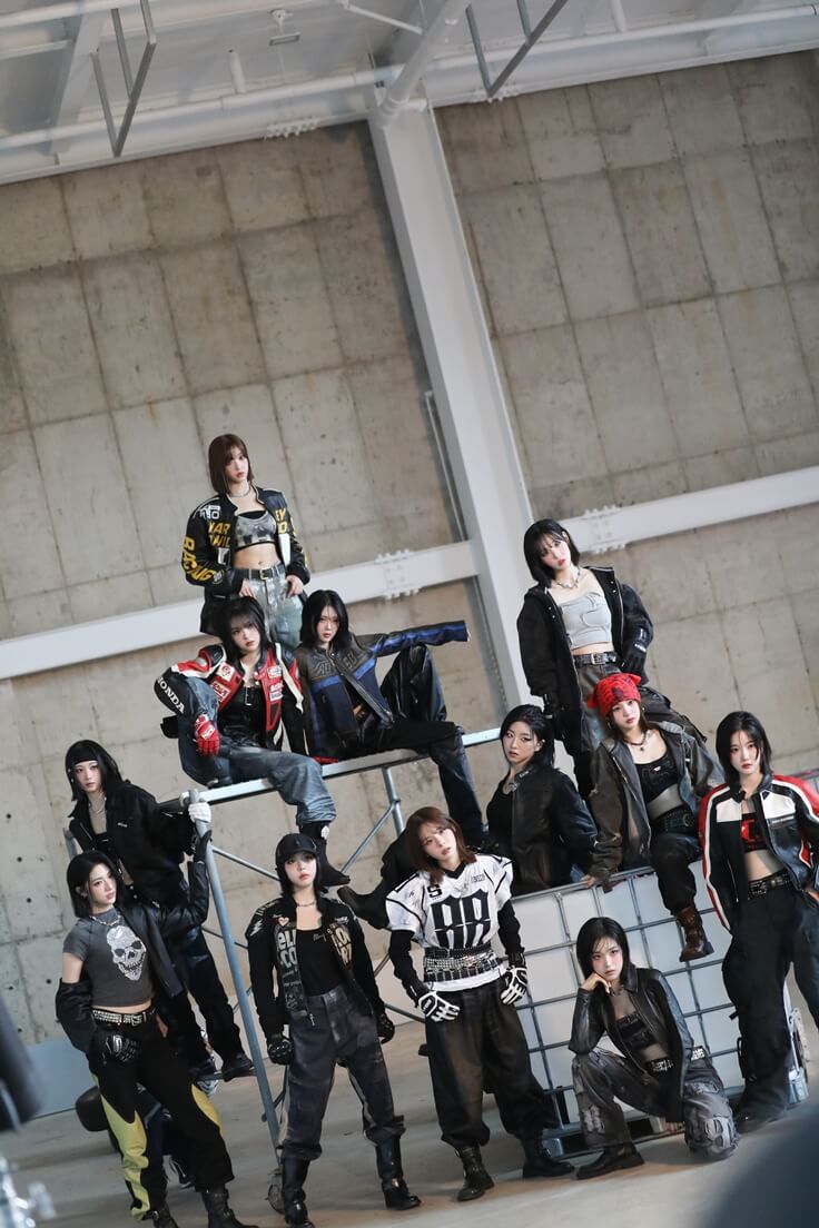 tripleSのダンスディメンションtripleS VV、1stフルアルバムのタイトル曲『Hit The Floor』M/V公開 | K ...